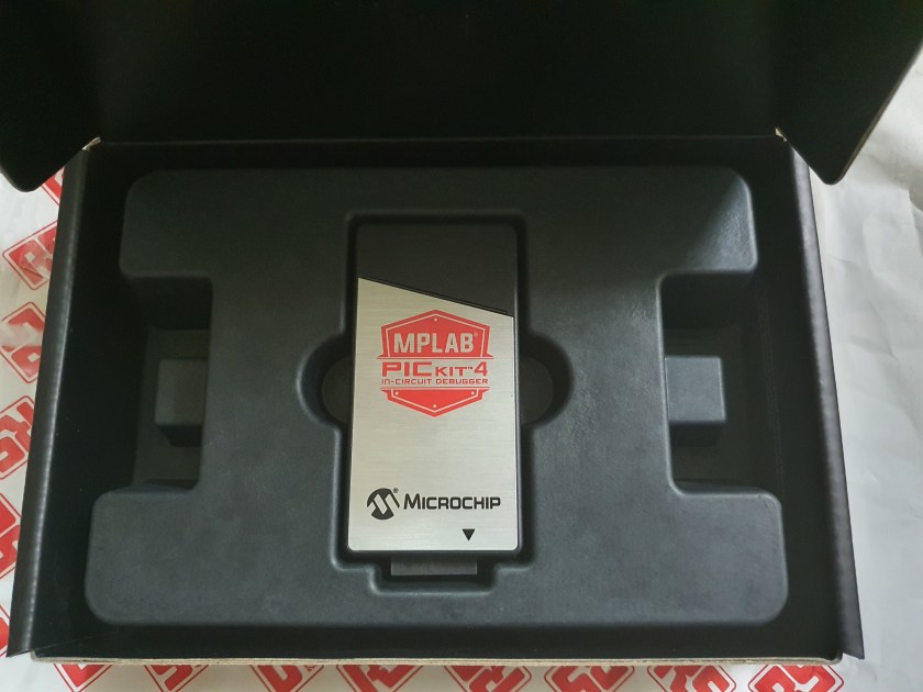 Using PicKit4 to program PIC10F200 chip (using Assembly language ...