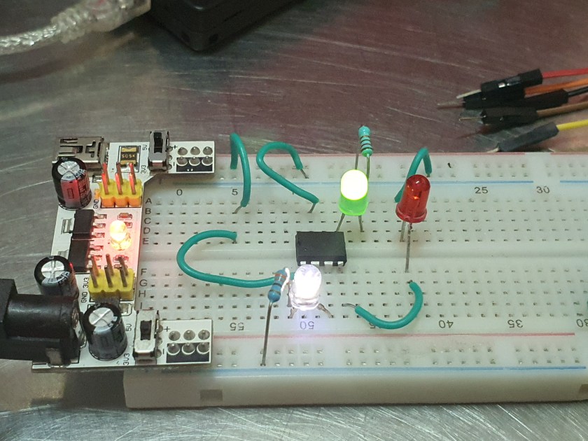 PIC10F200 (using Assembly) – Blinking alternately 2 LEDs and dimming ...